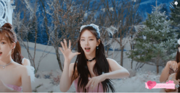 Red Velvet X aespa 'Beautiful Christmas' MV - 1314520